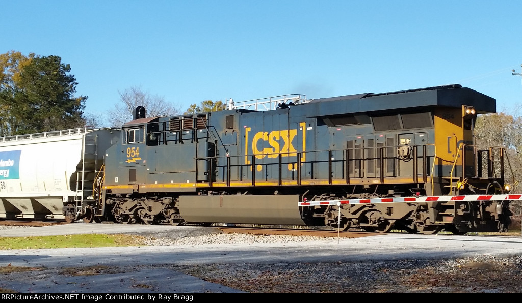CSX 954 (ES44AC-H)